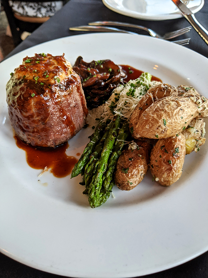 waterfront restaurant 3