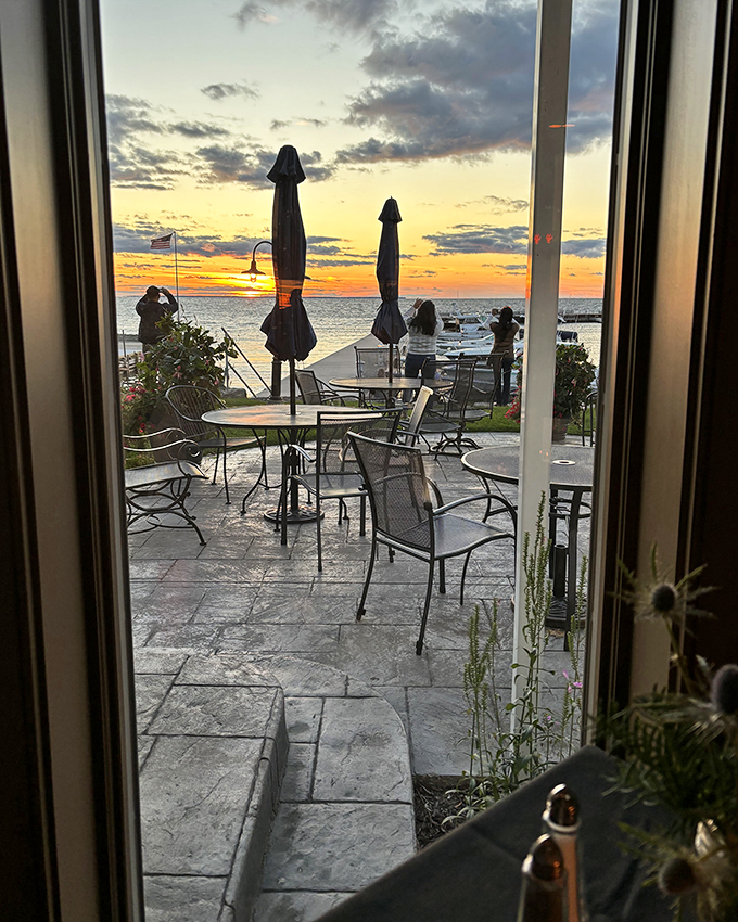 waterfront restaurant 3