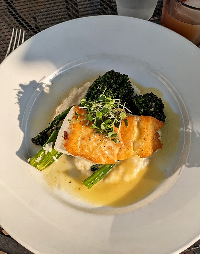 waterfront restaurant 6