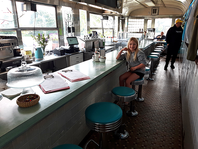 archie's west bay diner 10