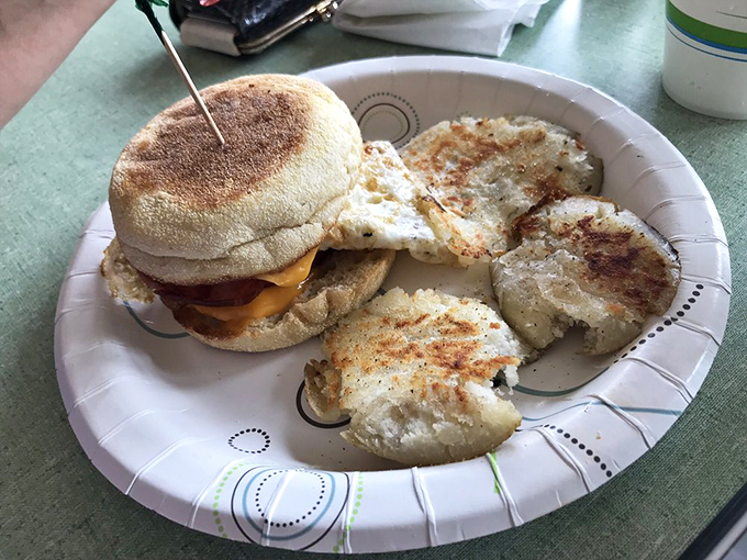 archie's west bay diner 8