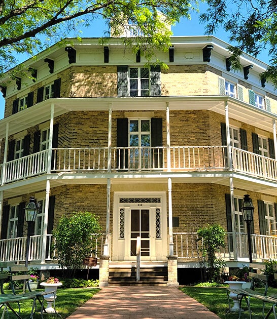 historic octagon house wisconsin ftr