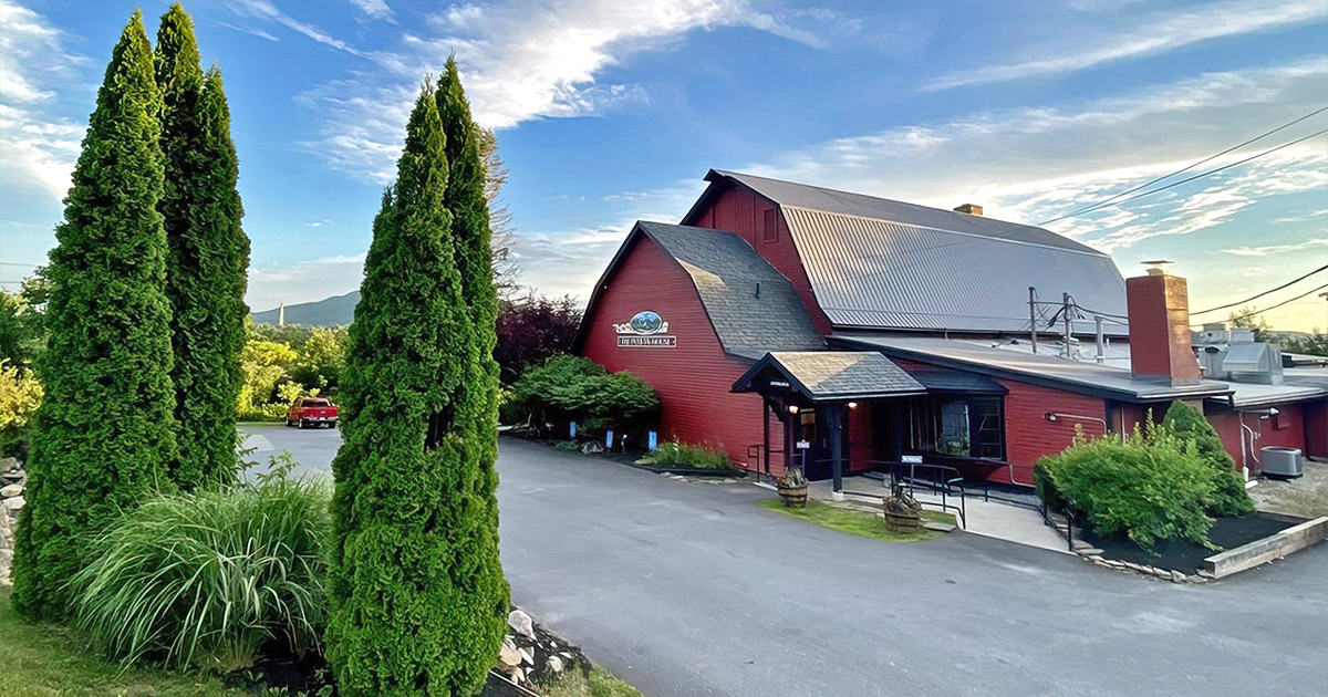 This Homey Barn Restaurant In Vermont Is Where Your Lobster Dreams Come ...