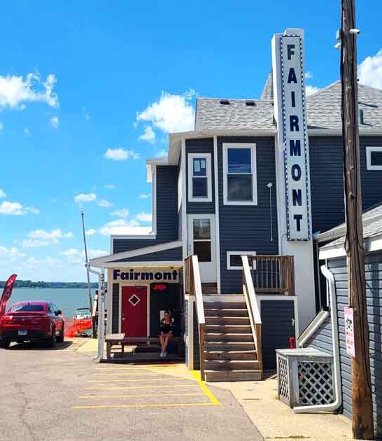 lakefront restaurant illinois ftr