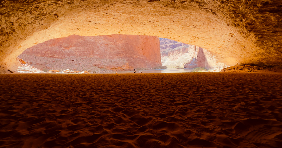 This Massive Sandstone Cavern In Arizona Might Just Be The State’s Best ...
