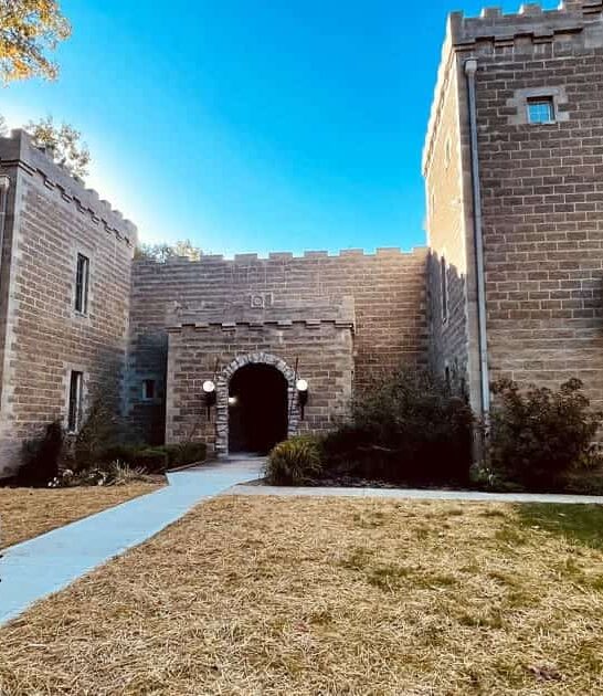 medieval themed hotel ohio ftr