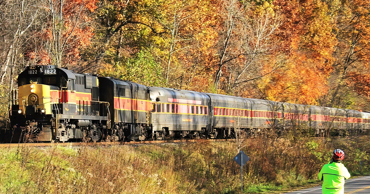 This Picturesque Train Ride In Ohio Leads To The Most Stunning Fall ...