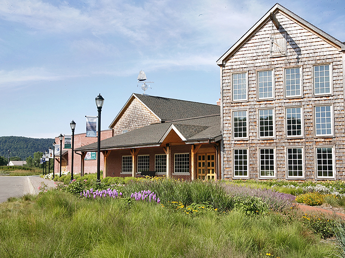 Rustic charm meets world-class art! This riverside gem looks more like a cozy lodge than a museum housing masterpieces. Talk about a pleasant surprise!