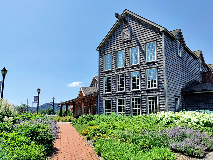Rustic charm meets world-class art! This riverside gem looks more like a cozy lodge than a museum housing masterpieces. Talk about a pleasant surprise!