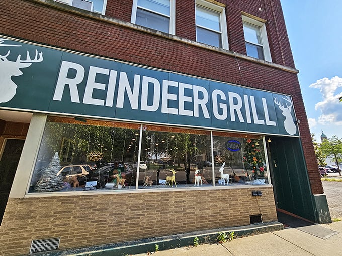 This teal-signed wonderland promises comfort food that'll make your taste buds do a happy dance.