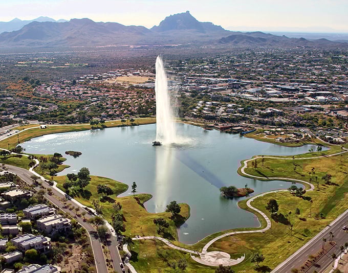 Soaring 560 feet into the Arizona sky, this magnificent fountain creates a shimmering oasis in the desert, surrounded by mountain vistas.