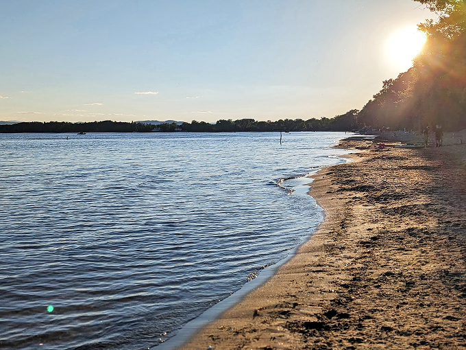 Sunset serenity at Leddy Park: Where Lake Champlain whispers sweet nothings to the shore, and you'll wish you could whisper back, "I'm moving in!"