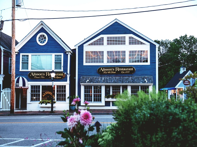 A classic New England scene: Alisson's navy-blue exterior with white trim stands proudly in Kennebunkport, welcoming hungry visitors like a maritime beacon.
