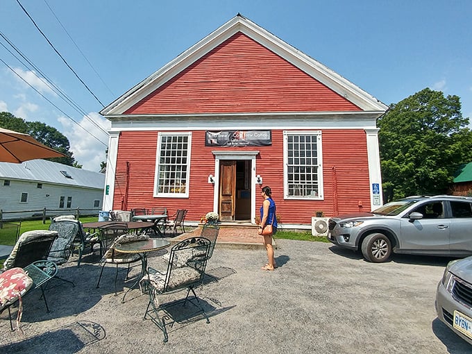A red-hot welcome! This charming Vermont caf&eacute; looks like it jumped straight out of a Norman Rockwell painting, complete with white picket fence and all.