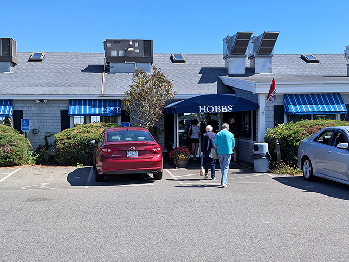 A coastal gem hiding in plain sight! Hobbs Harborside's unassuming exterior belies the culinary treasures within. It's like finding Atlantis, but with better parking.