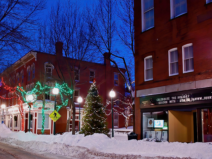 Twinkle, twinkle, little town! Gardiner's holiday magic transforms this quaint Maine street into a scene straight out of a Hallmark movie.