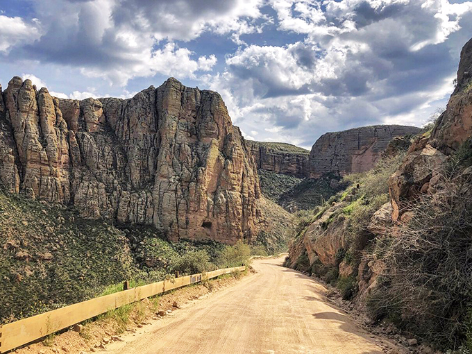 Mother Nature's own rollercoaster! This winding road through towering cliffs is like the Grand Canyon's rebellious cousin, daring you to take the scenic route.