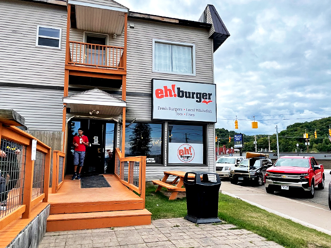 Welcome to burger paradise! Eh! Burger's unassuming facade hides a world of flavor that'll make your taste buds do a happy dance.