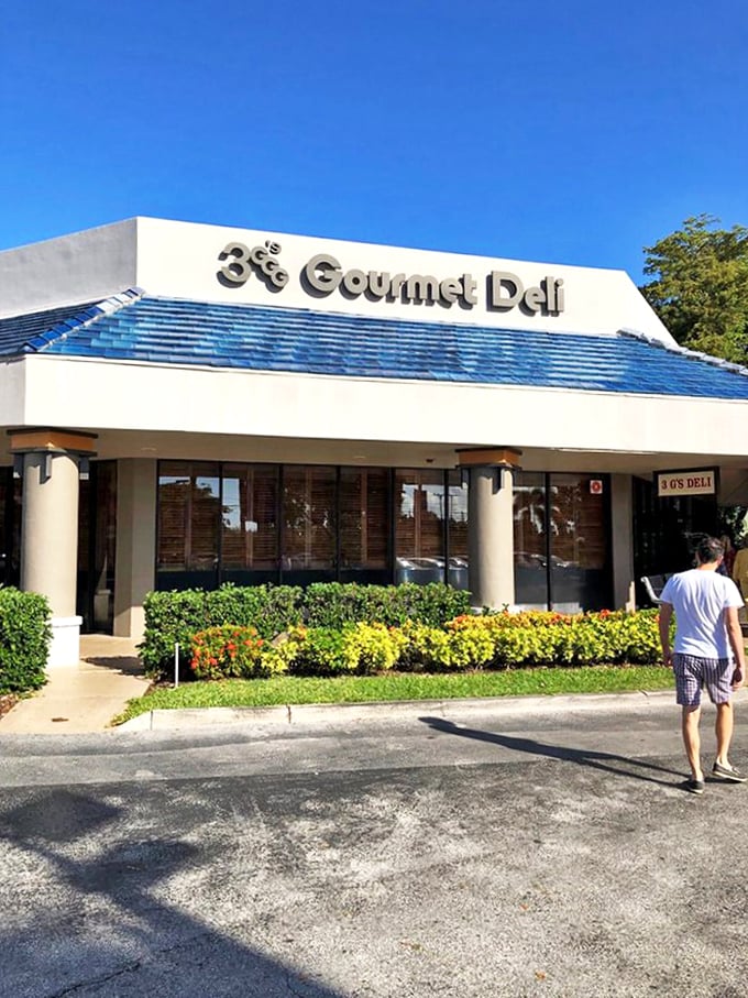 A slice of New York in sunny Florida! 3G's Gourmet Deli beckons with its classic white facade and promise of comfort food that'll transport you straight to the Lower East Side.