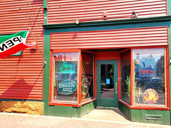 A splash of Italy in the Green Mountain State! Papa Frank's vibrant exterior is like a warm "Ciao!" to hungry passersby.