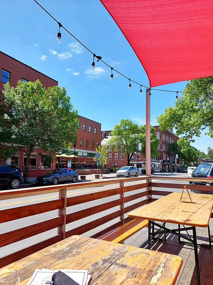 Al fresco dining with a side of people-watching. It's like your own personal Montpelier theater, with craft beer as the leading actor.