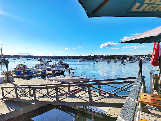 Dinner with a view? Check! Soak in the postcard-perfect scenery while you wait for your seafood feast to arrive.