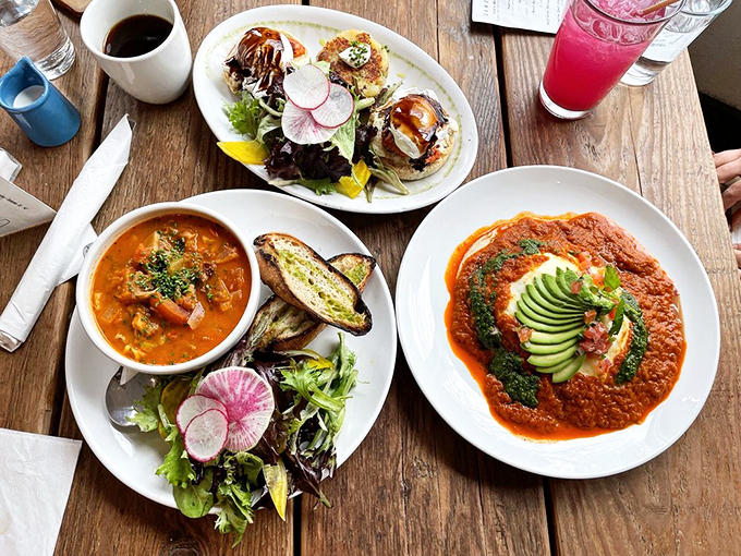 A feast for both eyes and stomach: vibrant soups, fresh salads, and sauces that paint the plate like edible art. Photo credit: Tzu-En L.