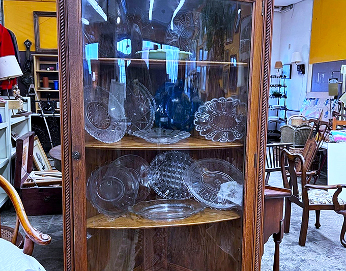 Grandma's kitchen got an upgrade! This rustic setup is serving serious Little House on the Prairie realness, with a dash of modern charm.