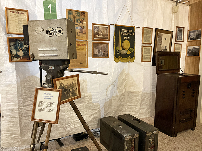 Say cheese to TV history! This 1939 RCA Iconoscope camera captured the world's first television broadcast at the New York World's Fair. Talk about a kodak moment!