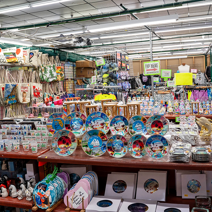 Step into a bazaar that would make Aladdin jealous! This labyrinth of stalls is a treasure hunter's paradise, where every turn reveals a new surprise.