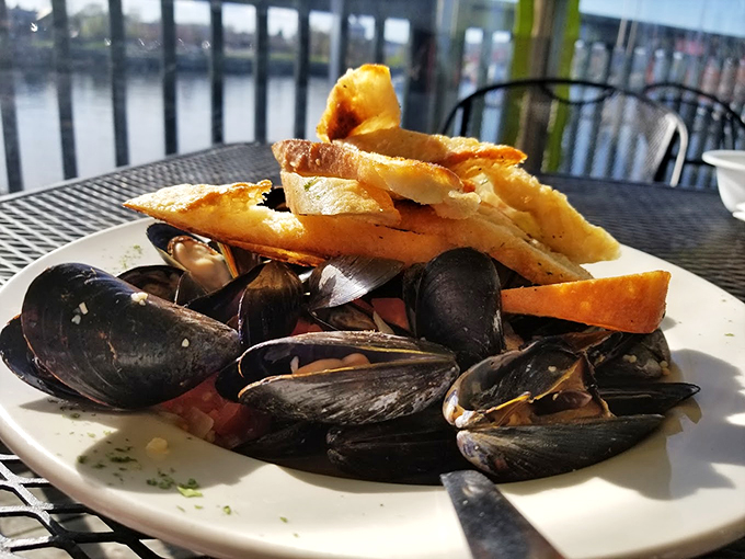 These plump mussels, served with golden crispy bread, are ready for their close-up &ndash; and your appetite.
