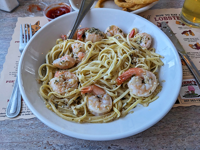 Shrimp and pasta living their best life together. This garlic-kissed linguine dish is what Italian grandmothers dream about.