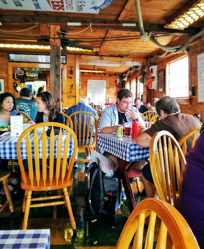 A full house at Kaler's is like a reunion of long-lost friends &ndash; if those friends all had impeccable taste in seafood. The chatter's as warm as the chowder!