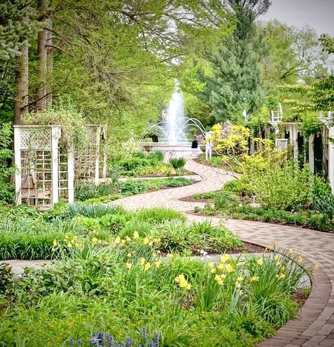 Austen-tatious beauty! Roses and romance bloom in equal measure in this dreamy retreat.