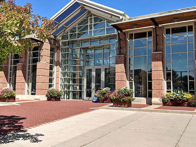 Porcelain thrones fit for art royalty! Kohler proves that even bathrooms can be masterpieces.