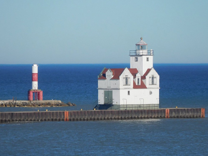 Kewaunee Pierhead: Small but mighty, this red dynamo has been punching above its weight class since 1891. 