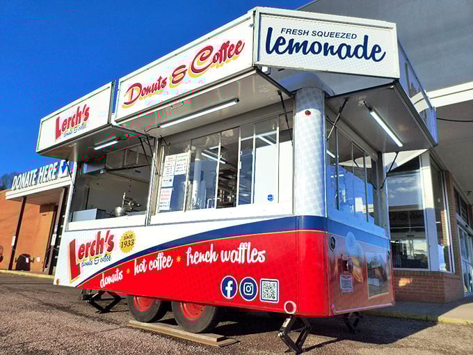 Wooster's donut superhero! This food truck flies in to save the day with rings of fried perfection.