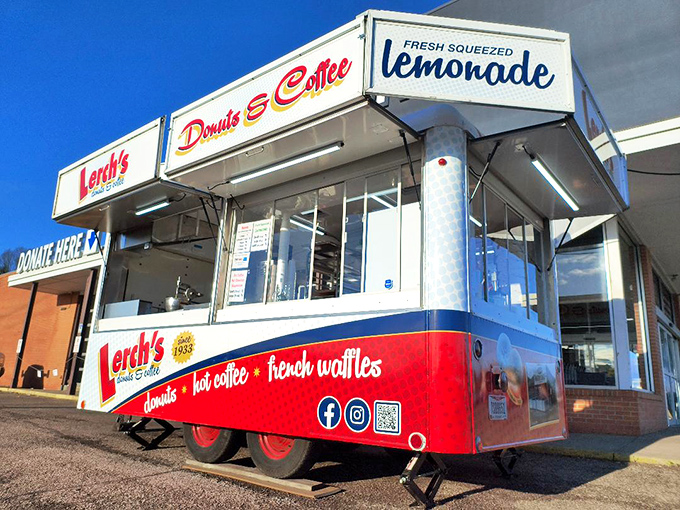 Wooster's donut superhero! This food truck flies in to save the day with rings of fried perfection.