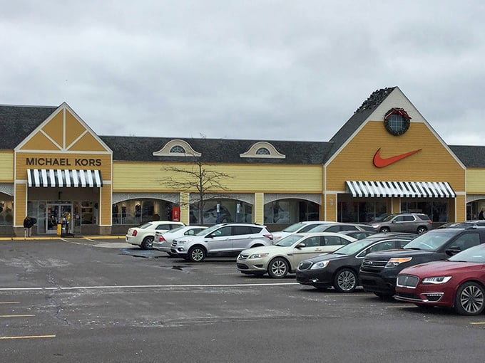 Bargain hunter's paradise! Tanger's sprawling complex is where wallet-friendly meets fashion-forward.