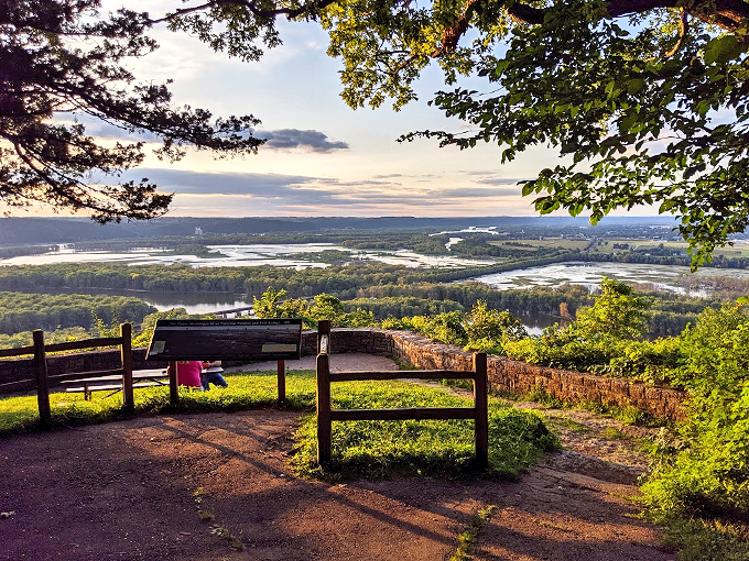 Nature's own IMAX! Panoramic views of the Mississippi and Wisconsin Rivers converge in a spectacle worthy of the big screen.