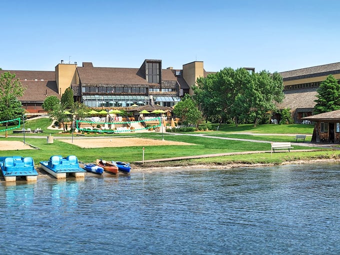 Lake views that'll have you questioning why you ever vacationed anywhere else. Sorry, tropical beaches&mdash;you've met your match. 