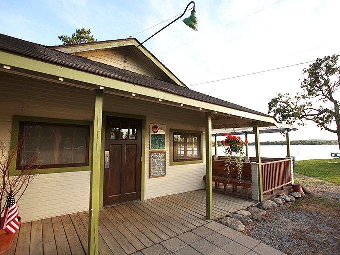 Seasonal spot, timeless charm: Fisher's is where "gone fishing" meets "let's do lunch" in the most delicious way possible.