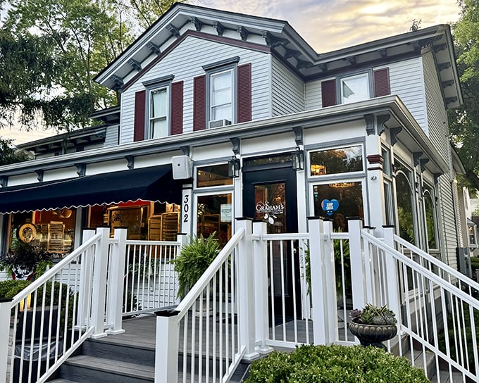 The overachiever of sweet shops! Graham's proves that when it comes to dessert, you really can have it all.