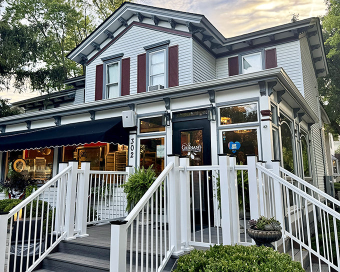 The overachiever of sweet shops! Graham's proves that when it comes to dessert, you really can have it all.