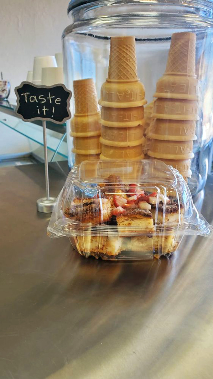 "Taste it!" indeed - this dessert beckons with its promise of crunchy churros and creamy filling.