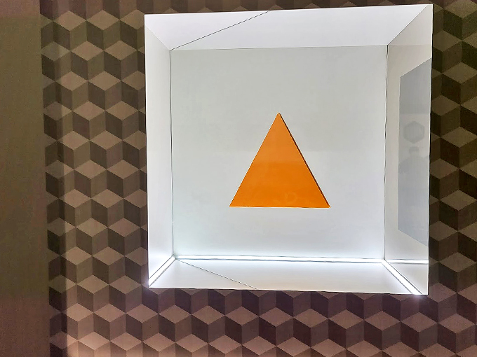 Triangles: not just for geometry class anymore! This simple shape takes center stage, proving that sometimes, the most basic forms can create the most captivating illusions.