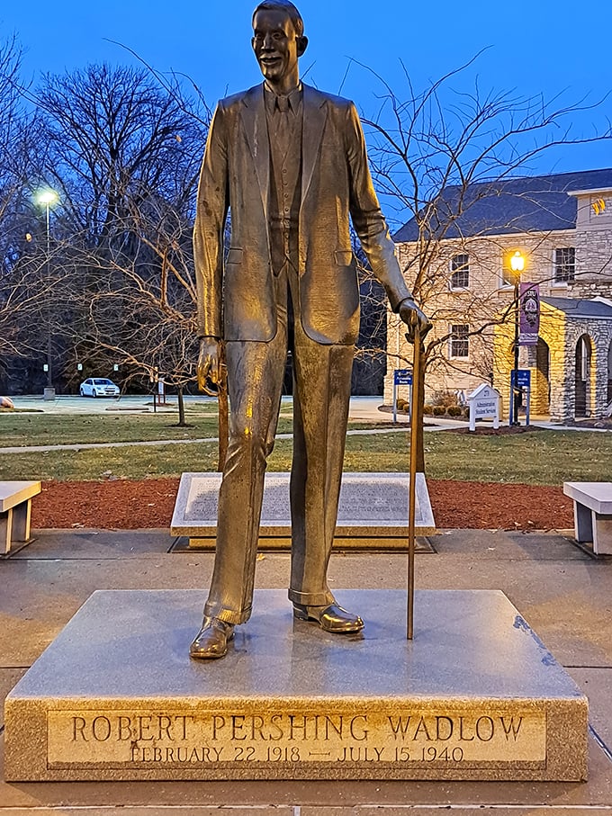 Standing tall in Alton! This life-size tribute to the "Gentle Giant" will have you feeling short-changed.