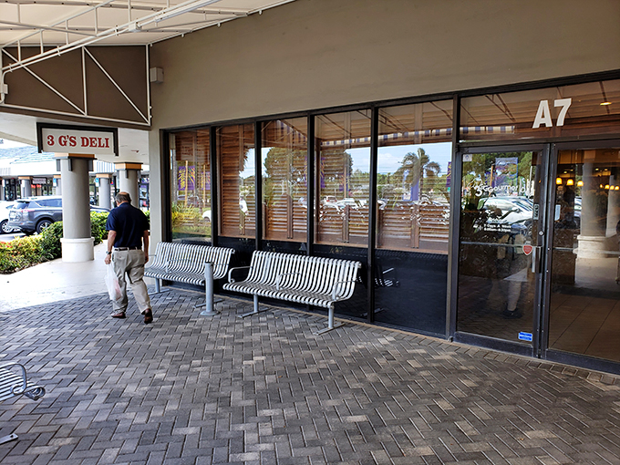 Part deli, part time machine &ndash; 3 G's transports you to a world where calories don't count and schmear is a food group.