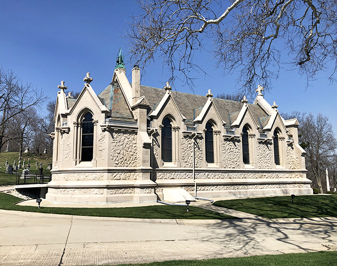 Gothic grandeur meets Midwest charm in this stunning mausoleum. It's like a miniature cathedral for the dearly departed!