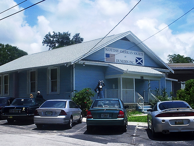 Dunedin: Where Scottish charm meets Florida sunshine. This street scene is as inviting as a warm scone on a cool morning.